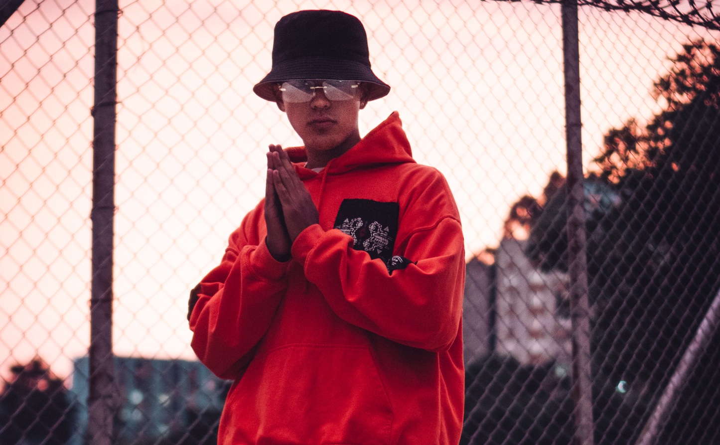 ELEF conecta con su barrio y su historia en “ROBLEDO” su nuevo ...